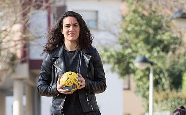 Esther Arrojeria (Jugadora del Super Amara Bera Bera): «Tenemos que seguir en la lucha por la ...